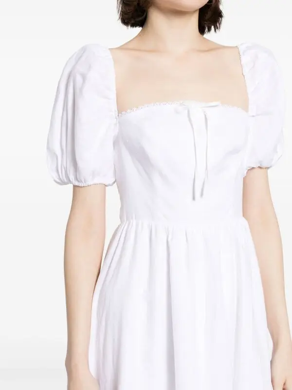 a line wedding dress with floral applique A-line Floral Appliqué Waistline Sensual V-neckline Backless Bodice Lo –  smcfashion.com