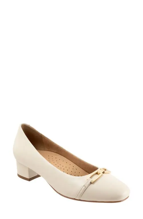 Trotters Dakota Pump - Ivory