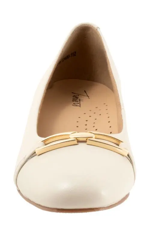 Trotters Dakota Pump - Ivory