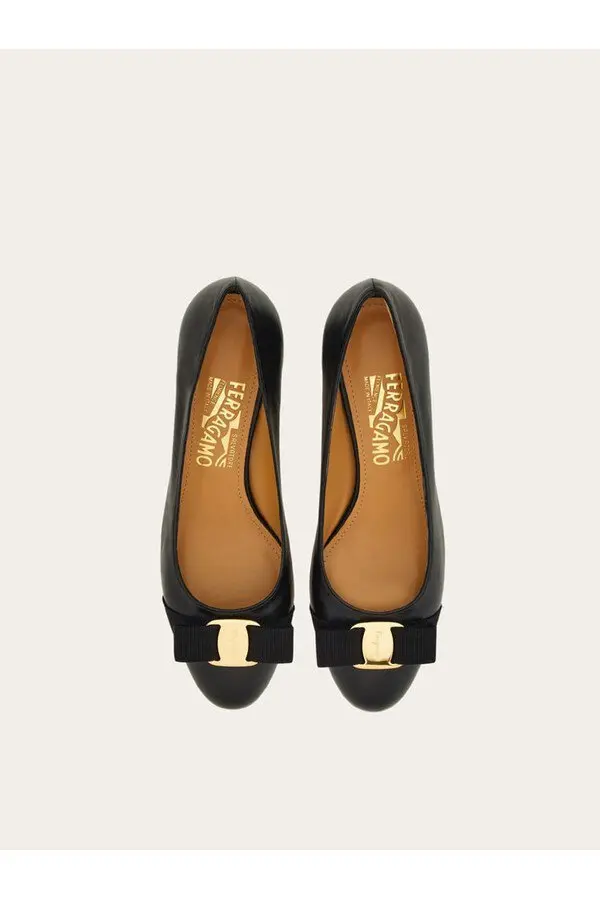 FERRAGAMO Vara Nappa Leather Pump - Black