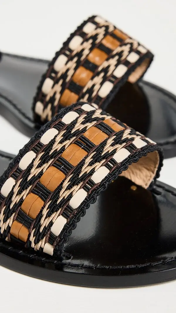 AMANU Tana Sandals