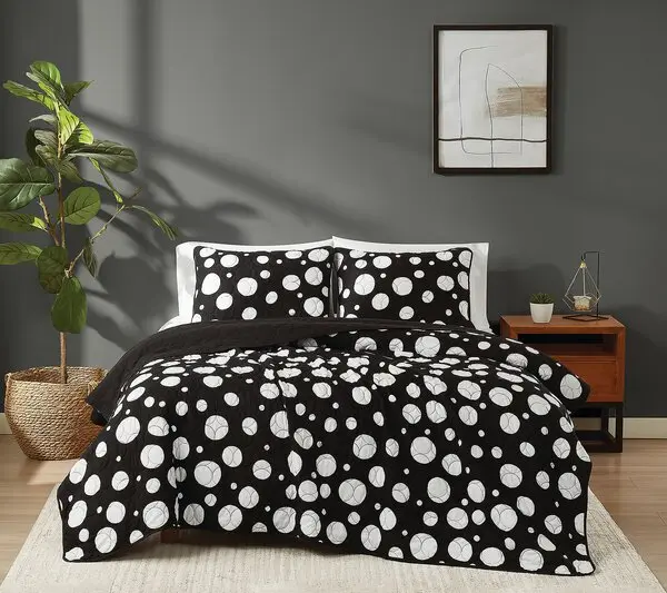 TRULY SOFT Sophia Dot King 3 Piece Quilt Set - One-color