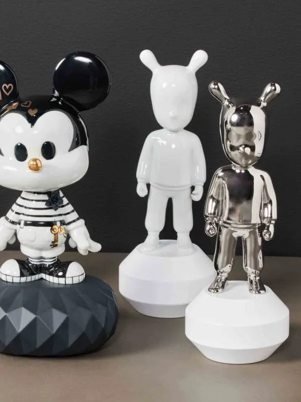 LLADRO The Guest Glossy-finish Figurine