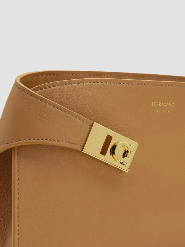 FERRAGAMO Hug Leather Shoulder Bag - Light Camel