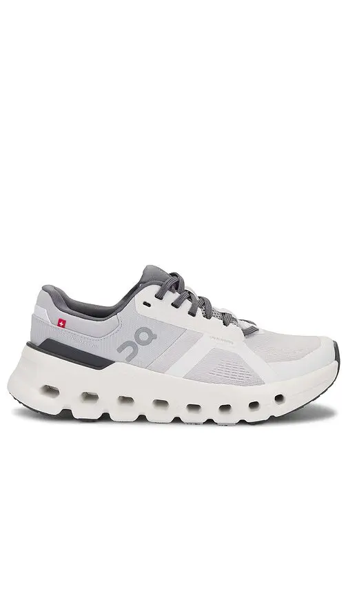On Cloudrunner 2 Sneaker