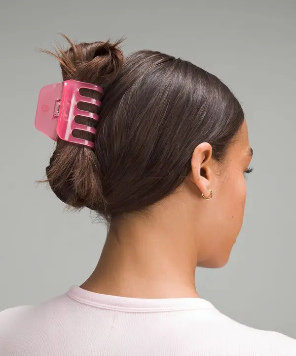 Lululemon Criss-Cross Claw Clip - Sakura Pink | Editorialist display picture 1