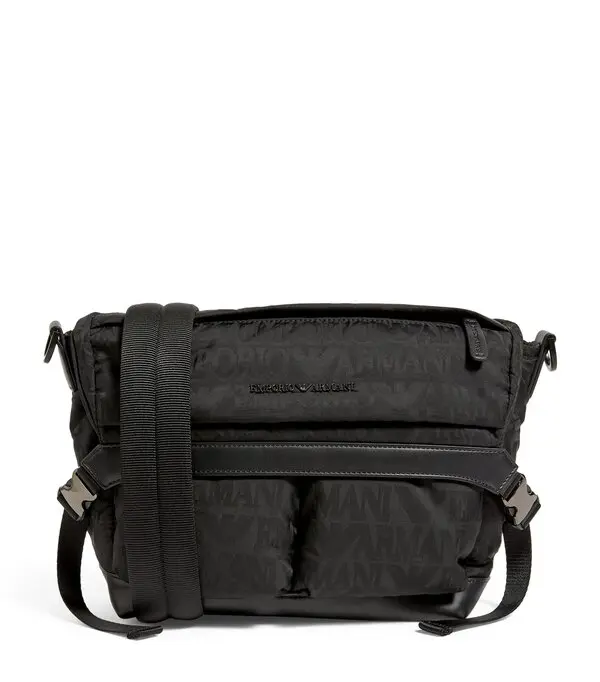 EMPORIO ARMANI ロゴ総柄 メッセンジャーバッグ Emporio Armani logo-jacquard Messenger Bag | Black | FARFETCH