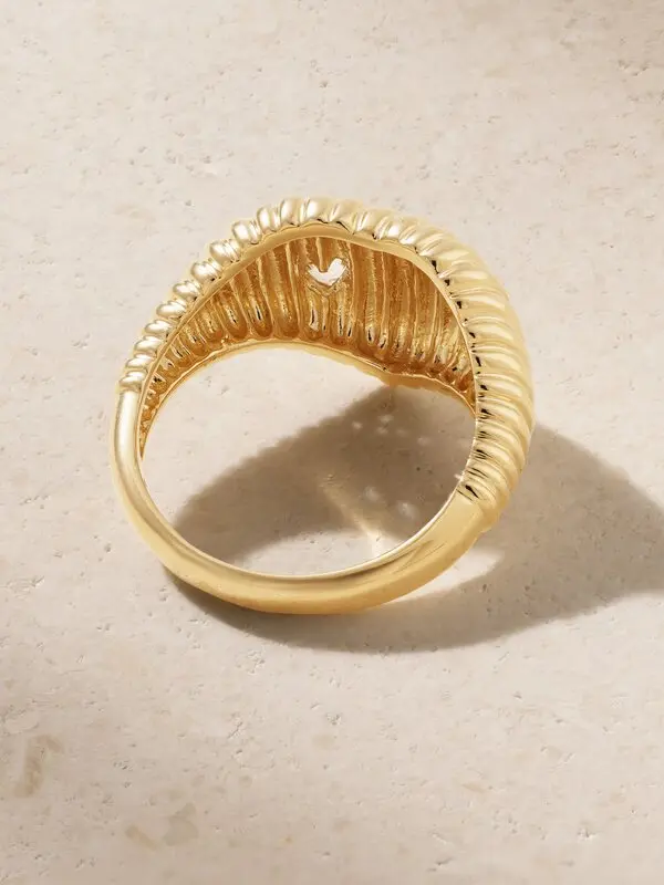 Yvonne Léon Chevaliere Berlingot 9-karat Topaz Signet Ring
