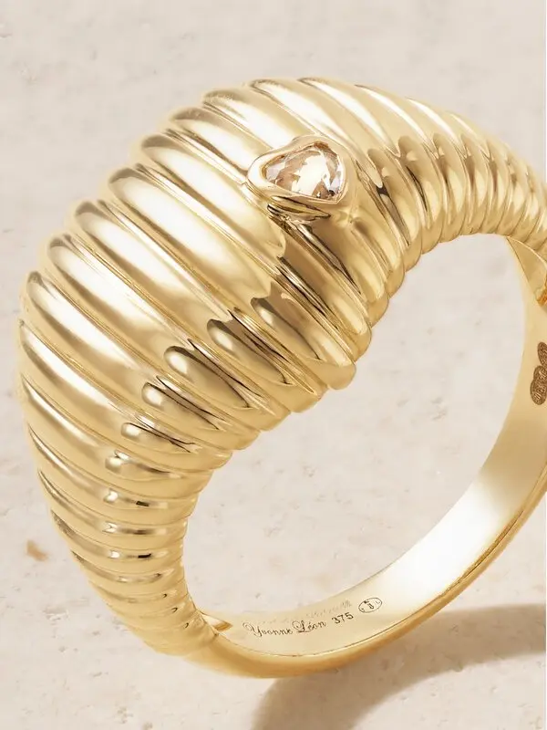 Yvonne Léon Chevaliere Berlingot 9-karat Topaz Signet Ring