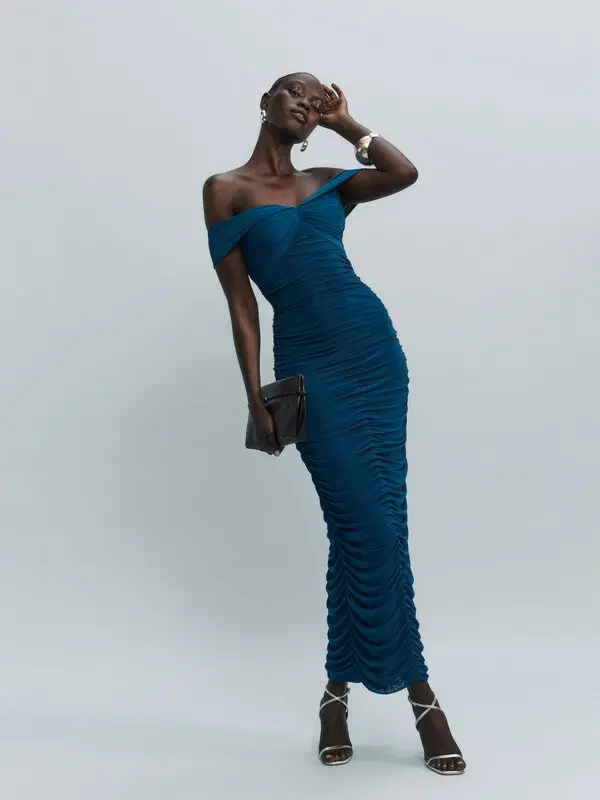 reformation off the shoulder dress Jamen Knit Midi designed in a soft Ariadne Off-the-shoulder Maxi Dress -
