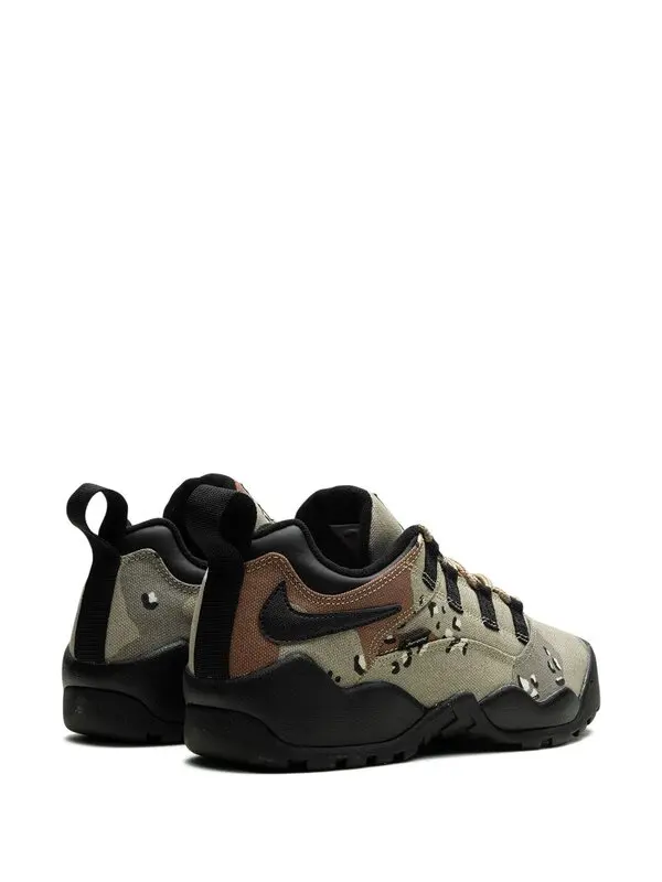 Nike X Supreme Sb Darwin Low Sneakers