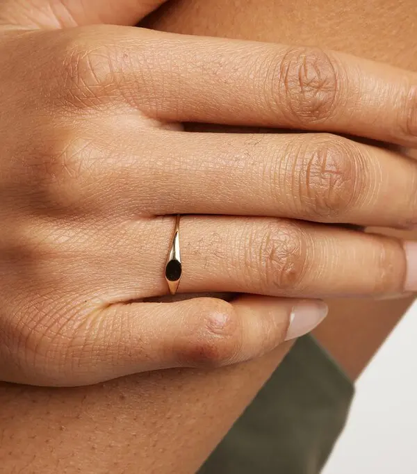 ASTRID & MIYU Signet Ring - Gold