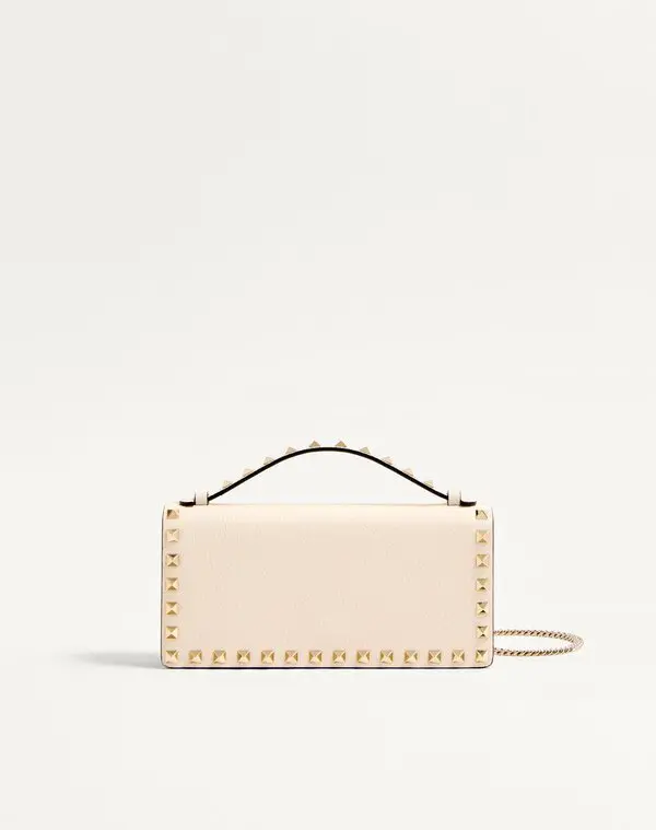 Valentino Garavani Rockstud Wallet With Chain In Grainy Calfskin - Light Ivory