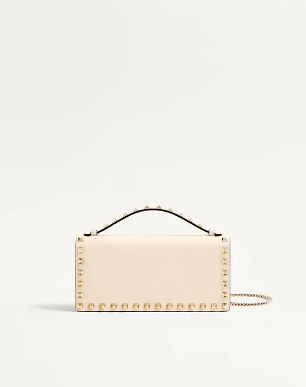 Valentino Garavani Rockstud Wallet With Chain In Grainy Calfskin - Light Ivory