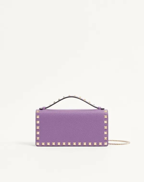 Valentino Garavani Rockstud Wallet With Chain In Grainy Calfskin - Lilac