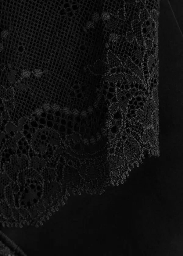 Spanx Undie-tectable Lace-trimmed Seamless Briefs - Black