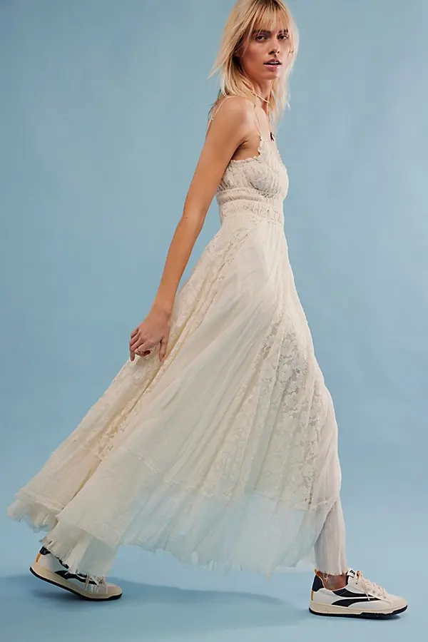 long dress with high slits on both sides Black Prom Embellished Side Slit Black / 6 front slit Women's size:6 Golden Hour Goddess Flowy Formal Dinners Details