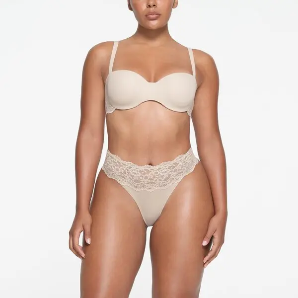 SKIMS Fits Everybody Lace Balconette Bra