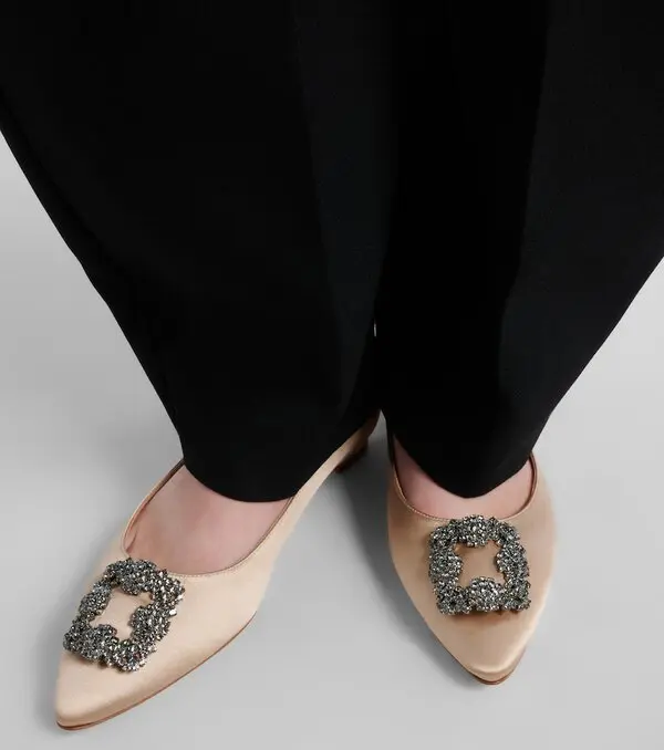 Manolo Blahnik Hangisiflat 70 Embellished Satin Ballet Flats - Beige