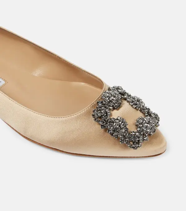 Manolo Blahnik Hangisiflat 70 Embellished Satin Ballet Flats - Beige