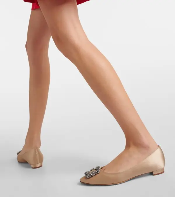 Manolo Blahnik Hangisiflat 70 Embellished Satin Ballet Flats - Beige