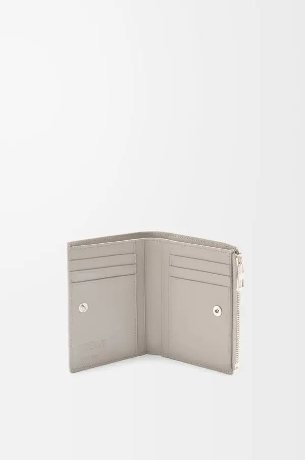 Loewe Slim Compact Walllet In Textured Classic Leather Skin - Shell Grey
