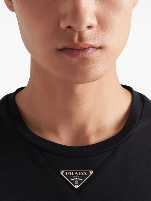 PRADA  Tシャツ　三角プレート Prada Triangle-Logo Cotton T-Shirt - Black | Editorialist