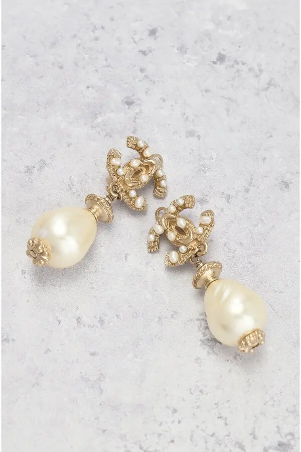 Chanel Cc Pearl Clip-on Earrings In Metallic