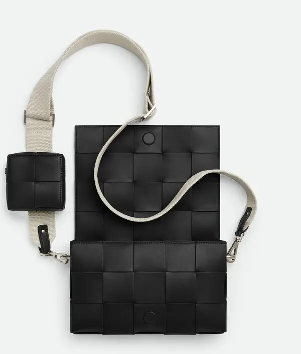 Bottega Veneta Cassette Cross Body Bag With Strap - Black