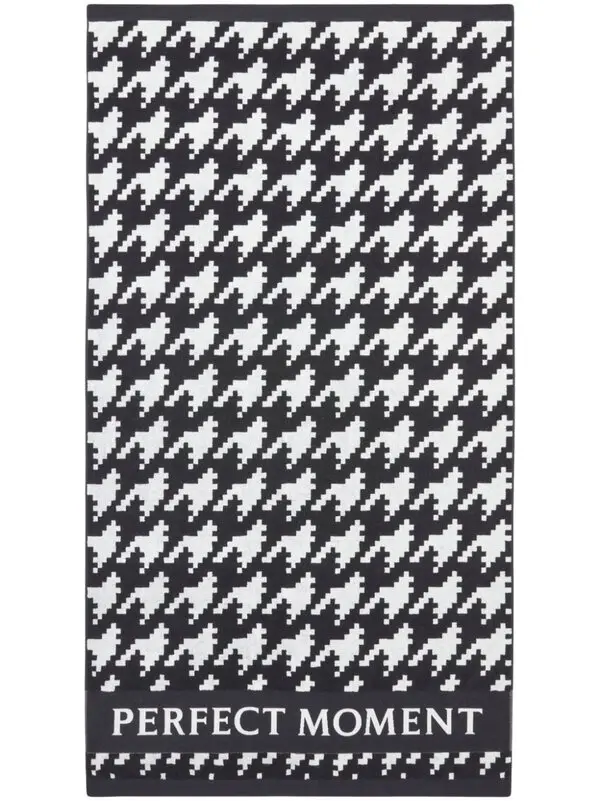 Perfect Moment Houndstooth-print Beach Towel - Black