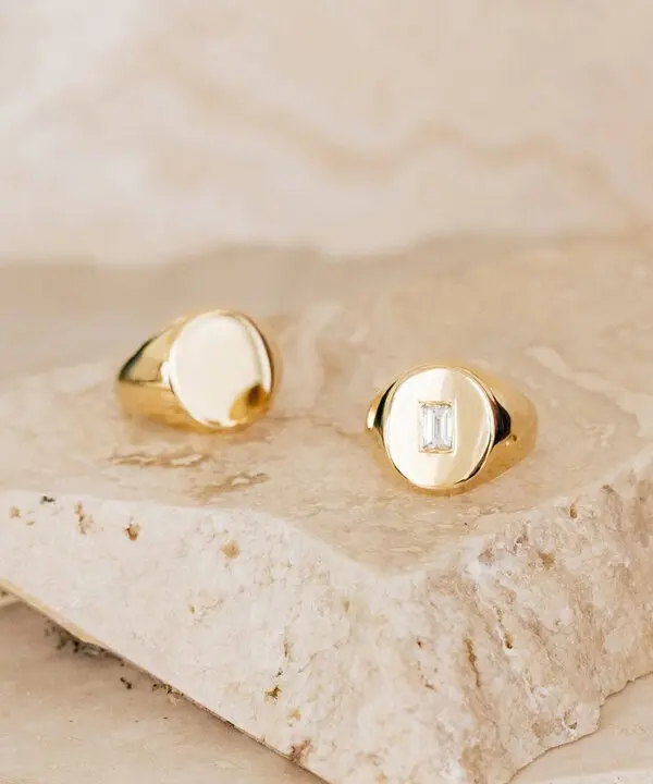 Jenni Kayne Gemma Baguette Diamond Signet Ring - Gold