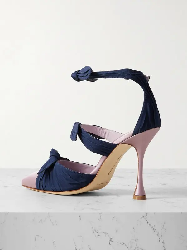 Manolo Blahnik Smyrna Bow-embellished Pumps