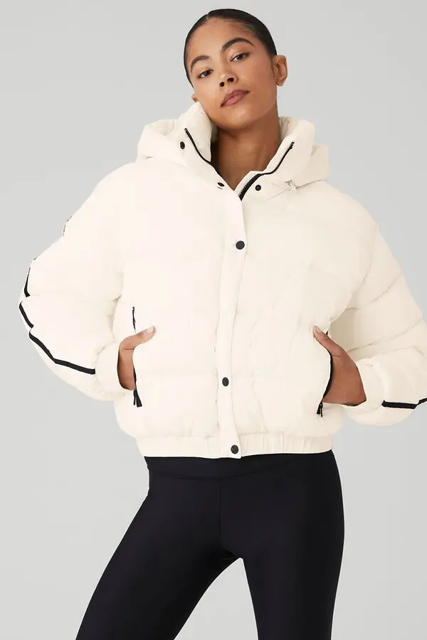 Alo Yoga Aspen Love Puffer Jacket In White, Size - Ivory