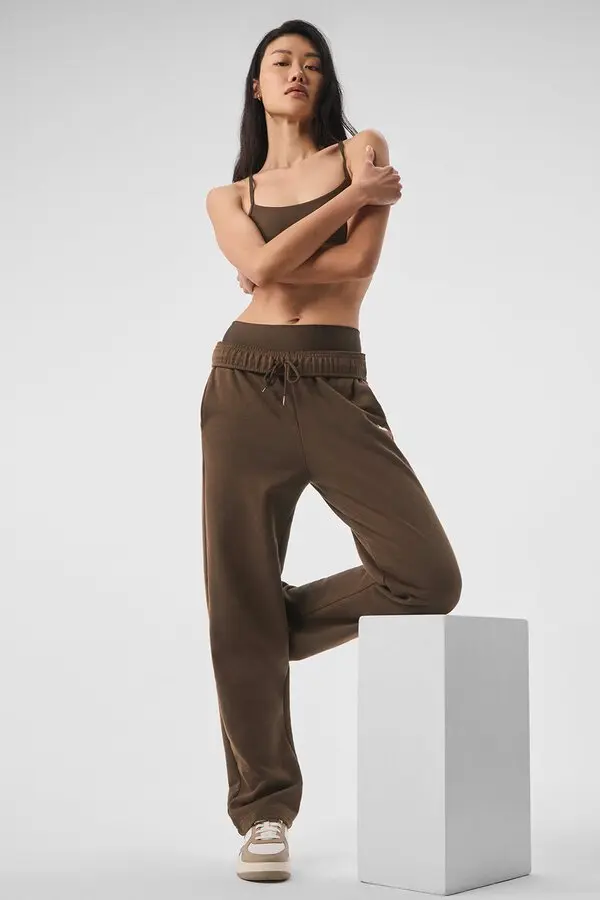 Accolade Straight Leg Sweatpant In Brown