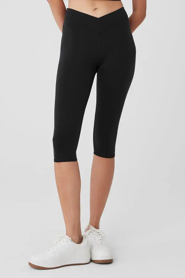 Alo Yoga Airbrush V-cut Define Capri Pants In Size