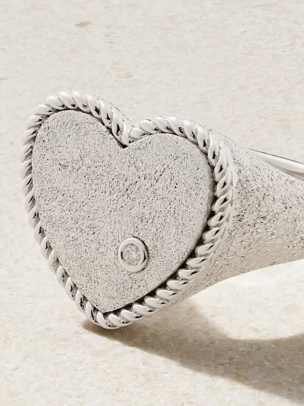 Yvonne Léon Chevalière Coeur Pailletee 9-karat White Diamond Ring