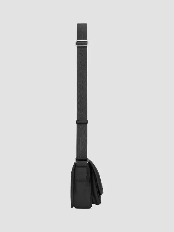 Saint Laurent Niki Messenger Bag In Grained Lambskin - Black
