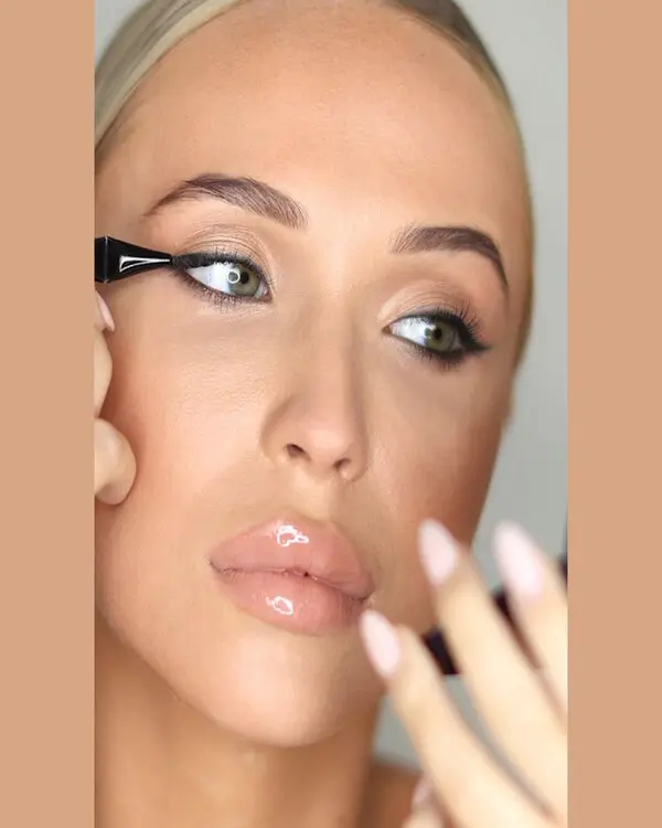 KEVYN AUCOIN Angled Eyeliner Brush