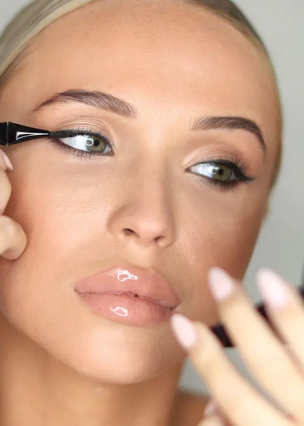 KEVYN AUCOIN Angled Eyeliner Brush