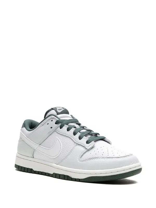 Nike Dunk Low Retro Se Vintage Sneakers