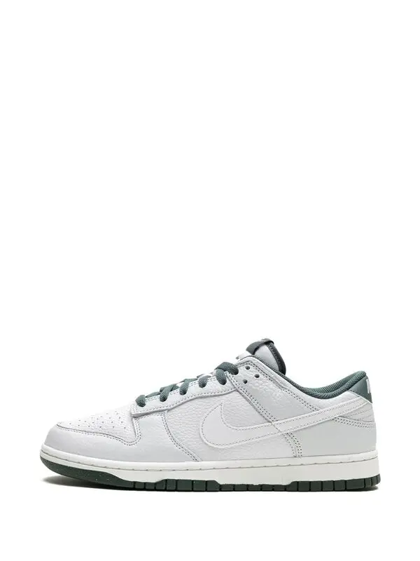 Nike Dunk Low Retro Se Vintage Sneakers