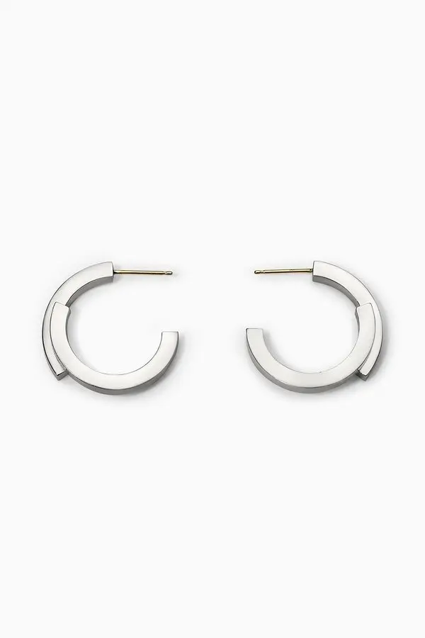 ETIQ Name Rail Hoop Earrings - Gold