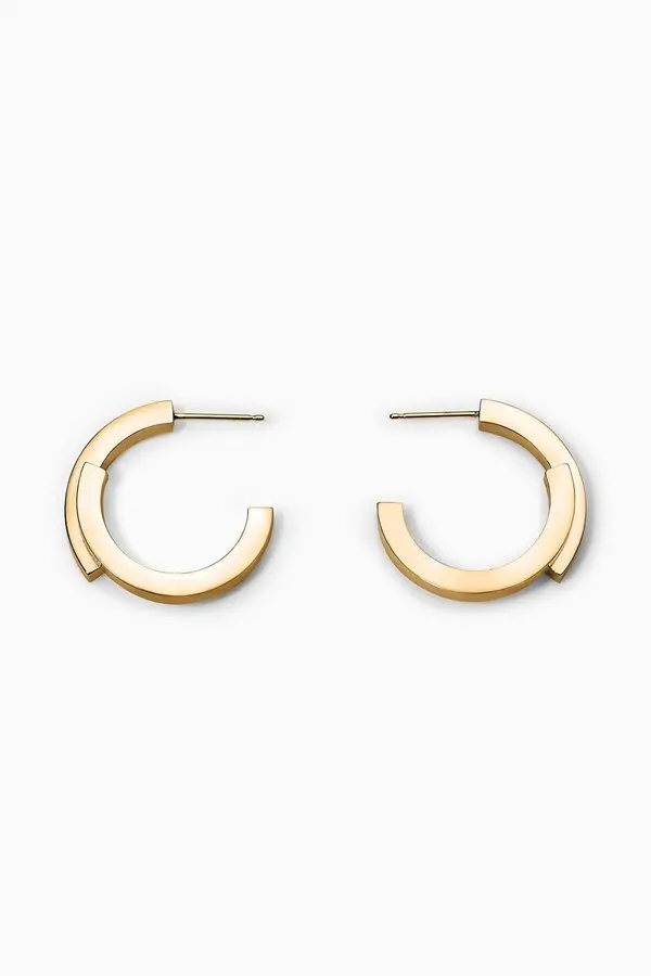 ETIQ Name Rail Hoop Earrings - Gold