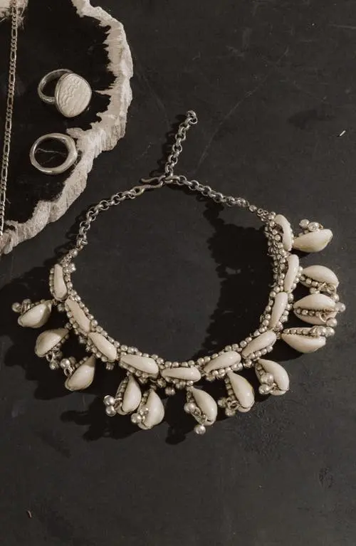 CHILD OF WILD Lakshmi Shell Choker