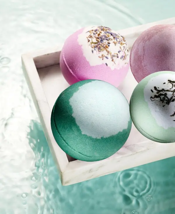 LOVERY 4-pc. Deluxe Bath Bomb Set
