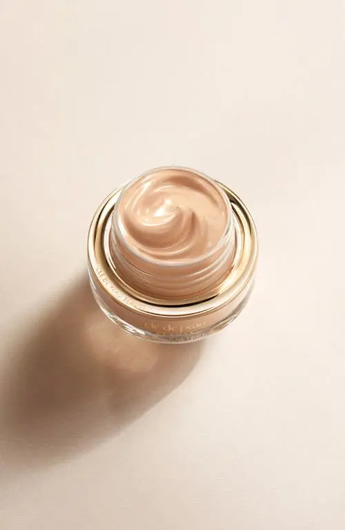 CLE DE PEAU BEAUTE The Foundation Spf 22 - Light Medium Ocher