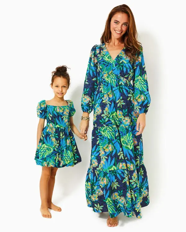 chinese dress ladies Lilly Pulitzer, Womens, Deacon 3/4 Sleeve V-Neck, Multi Flitting About, 6  at Amazon Women's Clothing store main image 1
