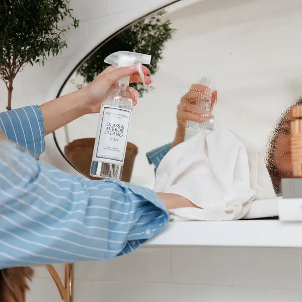 THE LAUNDRESS Glass & Mirror Cleaner