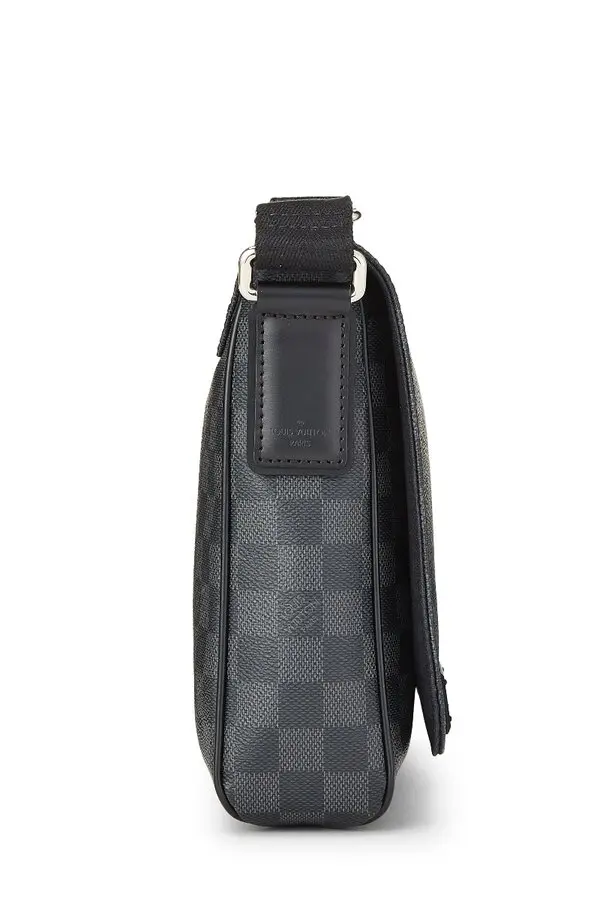 LOUIS VUITTON Damier Graphite District Messenger Bag - Black