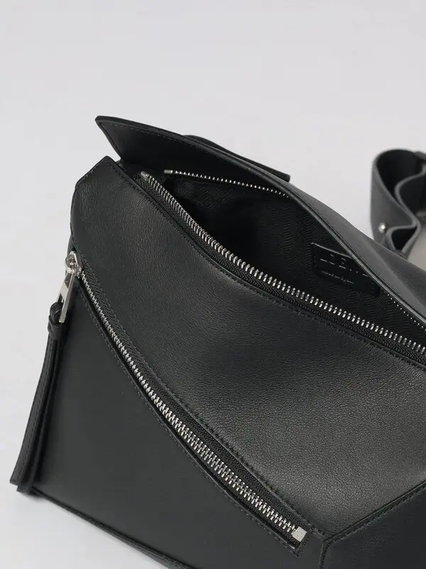 Loewe Puzzle Belt Bag In Smooth Calfskin Leather With Zip Closure - Black